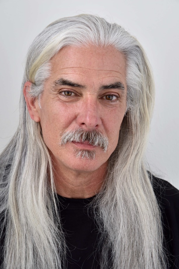 Tom Adams | On camera men Standard Portfolio | Stars Agency